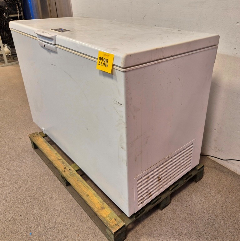 FRYSBOX WHIRLPOOL 390L | Auktion.se